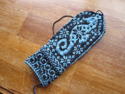 Ravelry: "Selbuvott or not" alias Selbu Sea Horse Mittens pattern by ...