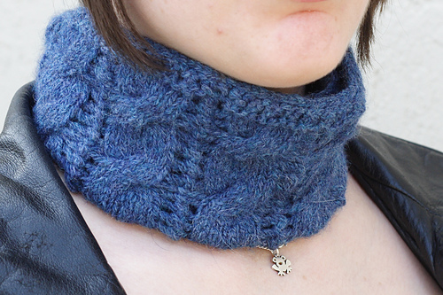 Ravelry: Merlon Cowl pattern by Amy Klimt