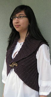 Ravelry: Cozy Origami Vest pattern by Lynette Meek
