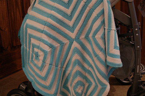 Ravelry: Baby stroller blanket pattern by Sophie Bergeron