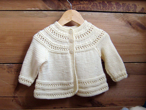 Ravelry: Pretty as a Rosebud pattern by Patons UK