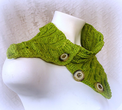 Ravelry: Flowers and Leaves Cowl pattern by Gabriela