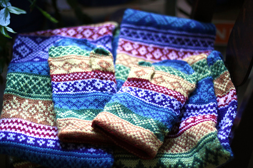 Ravelry: cauchy09's happy mittens!