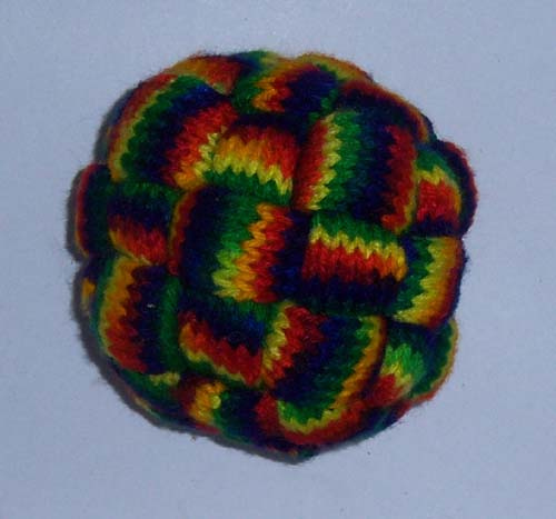 Ravelry: Gevlochten Bal / Braided Ball pattern by Marleen Hartog