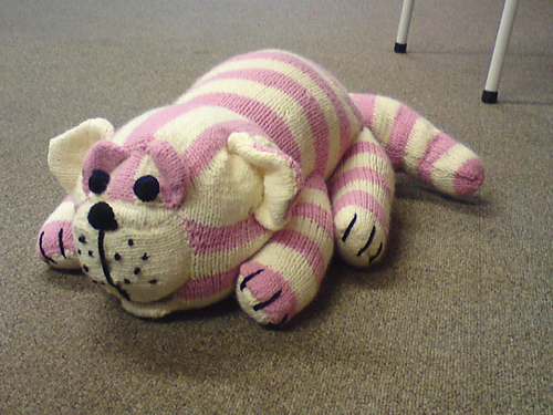 Ravelry: Bagpuss (lying down) pattern by Alan Dart