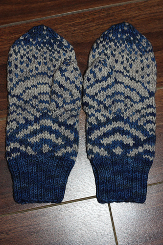 Ravelry: Japanese Wave Mittens pattern by Maya Poffenberger