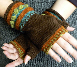 Ravelry: Catty Bitch Mitts pattern by Bev Warner