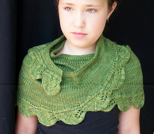 Ravelry: Cedar Leaf Shawlette pattern by Alana Dakos