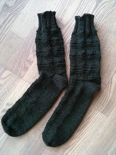 Ravelry: Macho socks pattern by Prague Loop
