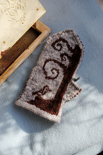 Ravelry: In The Hand Mittens pattern by Tonks