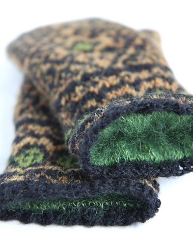 Ravelry: ItalianDishKnits' Mittens for Mary