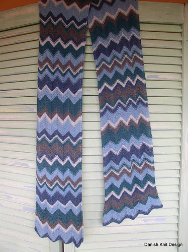 Ravelry: CHEVRON Reversible striped Scarf pattern by Charlotte Kirkholt