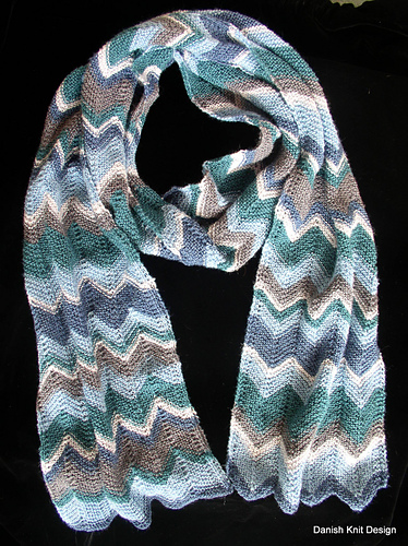Ravelry: CHEVRON Reversible striped Scarf pattern by Charlotte Kirkholt