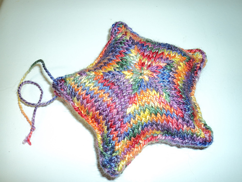 Ravelry: Mini-Sternkissen / small star cushion pattern by Annette Maass