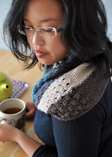 Ravelry: Cuppa Tea Cowl pattern by Laura Chau
