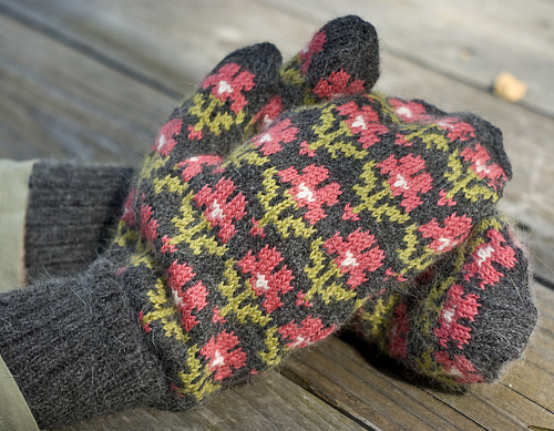 Ravelry: Kashmiri Mittens pattern by Marcia Lewandowski