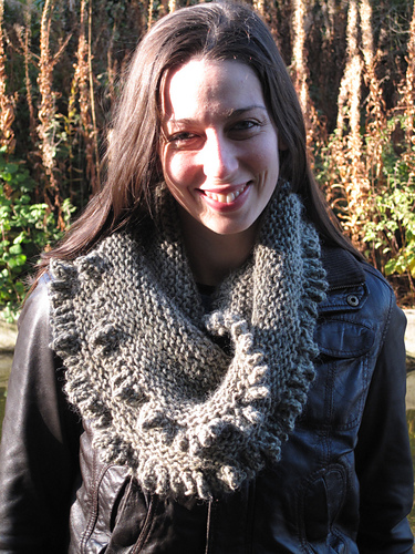 Ravelry: Glenties Cowl pattern by Lisa Sisk