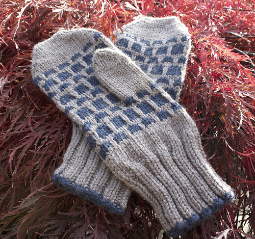Ravelry: Eagle Pine Mittens pattern by Suzanne Frary