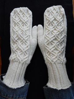 Ravelry: dunrie's "Austrian" mashup mittens
