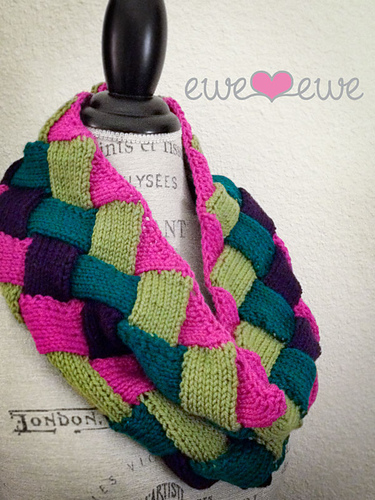 Ravelry: Interlooped Entrelac Cowl pattern by Heather Walpole