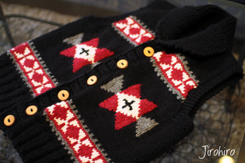 Ravelry: p.102 Stranded Men's Vest pattern by Yoko Hatta (風工房)