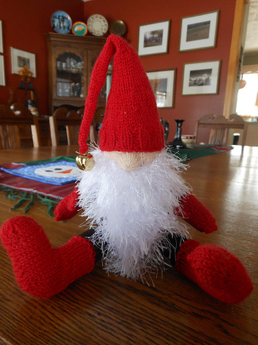Ravelry: Jultomtar & Teeny Tomte pattern by Alan Dart