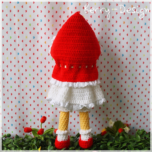 Ravelry: Little Red Riding Hood pattern by Tapanee Chaovanavatee