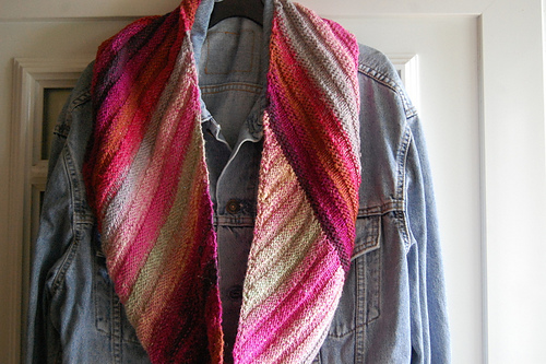 Ravelry: Rainbow Moebius pattern by Manuèle Ducret