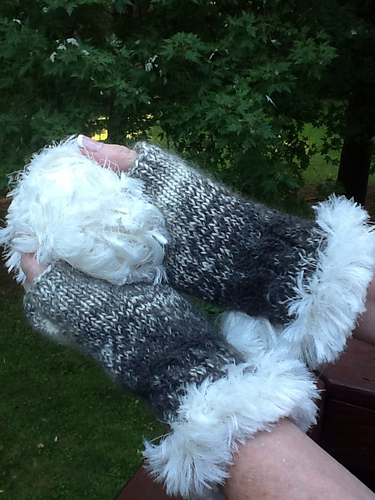 Ravelry: Warm Fuzzy Mitts pattern by Sandy Johnson
