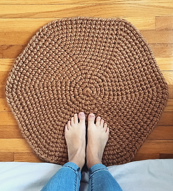 Ravelry: Bedside Rug pattern by Bea Herce-Hagiwara