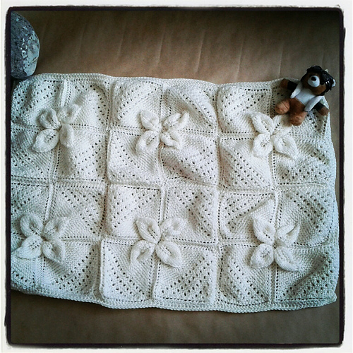 Ravelry: Leaf Pattern Set: Blanket pattern by Jeannine LaRoche