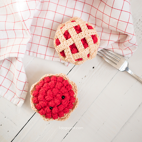 Ravelry: Cherry Pie Amigurumi pattern by ChiWei Ranck