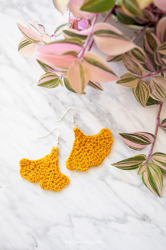 Ravelry: Flirty Foliage Gingko pattern by ChiWei Ranck