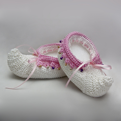 Ravelry: Elf and Fairy Booties pattern by Hearts & Wheels