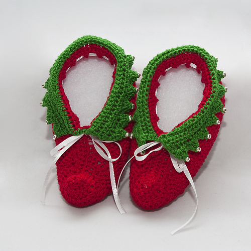 Ravelry: Elf and Fairy Booties pattern by Hearts & Wheels