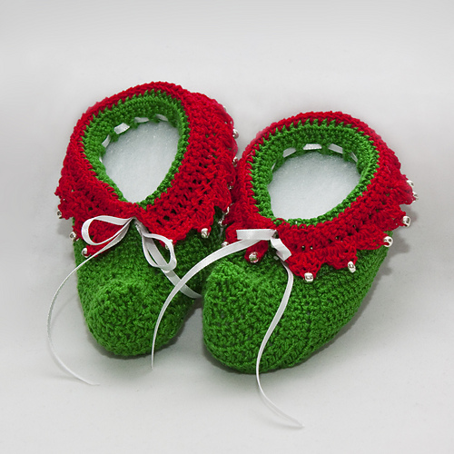 Ravelry: Elf and Fairy Booties pattern by Hearts & Wheels