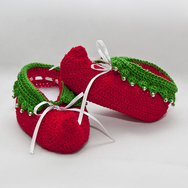 Ravelry: Elf Booties pattern by Hearts & Wheels