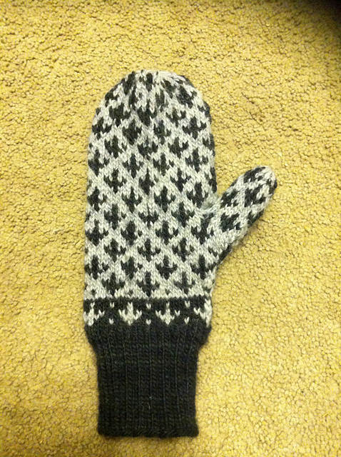 Ravelry: Crow's Feet Mittens with Gumption pattern by Robin Hansen