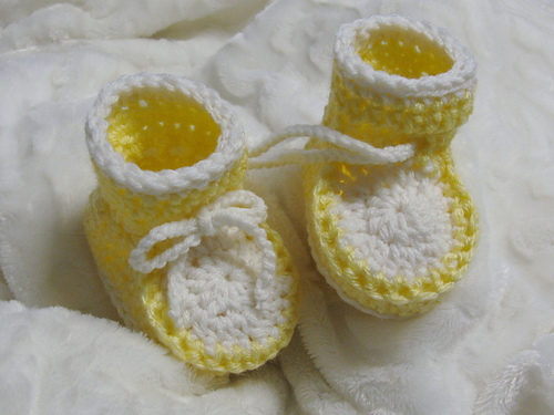 Ravelry: 65-Two-Color Booties / Chaussons deux couleurs pattern by ...