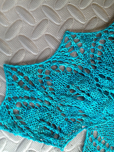 Ravelry: Lunatis Folium pattern by Sara Louise Bygvraa