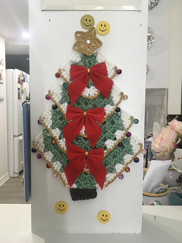 Ravelry: Granny Square Christmas Tree pattern by Sharon Goodwin