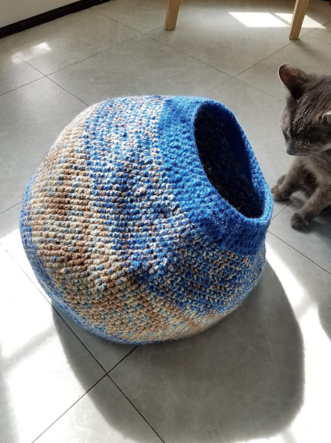 Ravelry: Cat Pod/Cave pattern by Alley Cats and Angels of NC