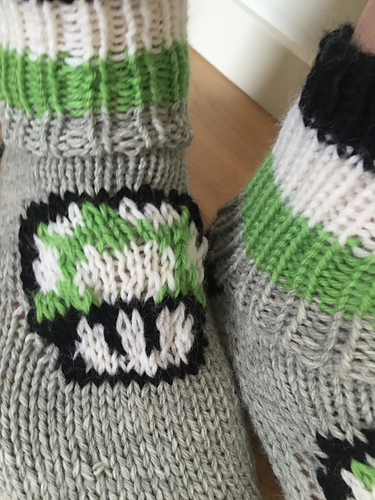Ravelry: 8-bit mushroom socks pattern by 8-Bit Knit Nerd