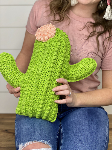 Ravelry: Crafty Cactus Pillow 2020 pattern by Ashley Stallsworth