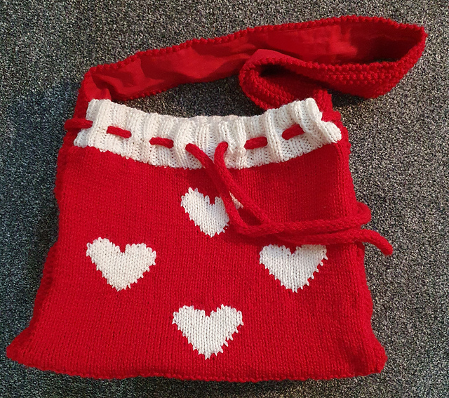 Ravelry: Intarsia Heart Bag pattern by Mandi Wilson