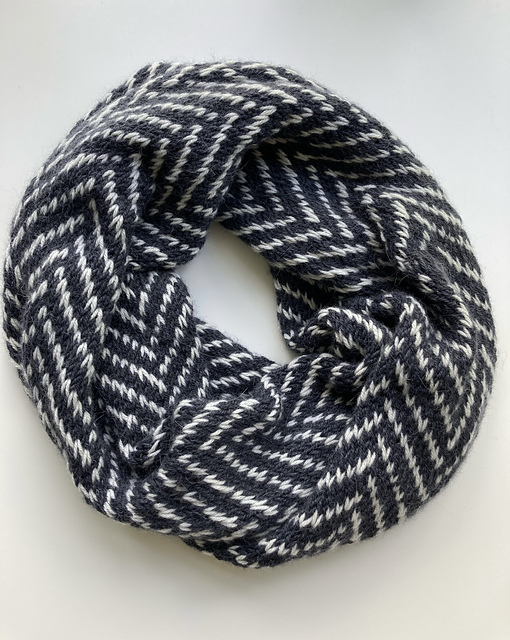 Ravelry: Jeol cowl pattern by Karoline Mathilde Skovgaard Bentsen