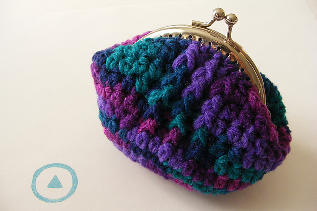 Ravelry: Ribbed Coin Purse pattern by A Indulgence