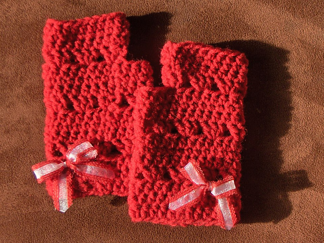 Ravelry: Shell Stitch Fingerless Gloves pattern by AJB Crochet