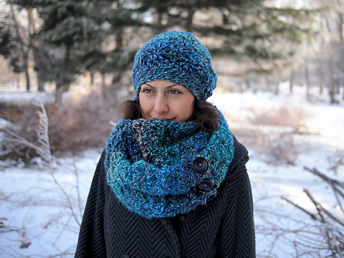 Ravelry: Best Friend Loop Scarf - cowl pattern by Ana D