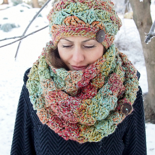 Ravelry: Best Friend Loop Scarf - cowl pattern by Ana D